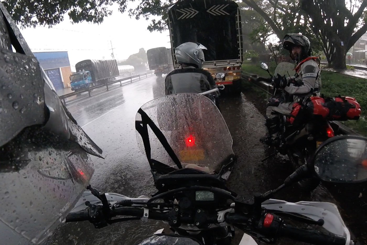 5 Best Waterproof Motorcycle Gloves To Keep You Dry