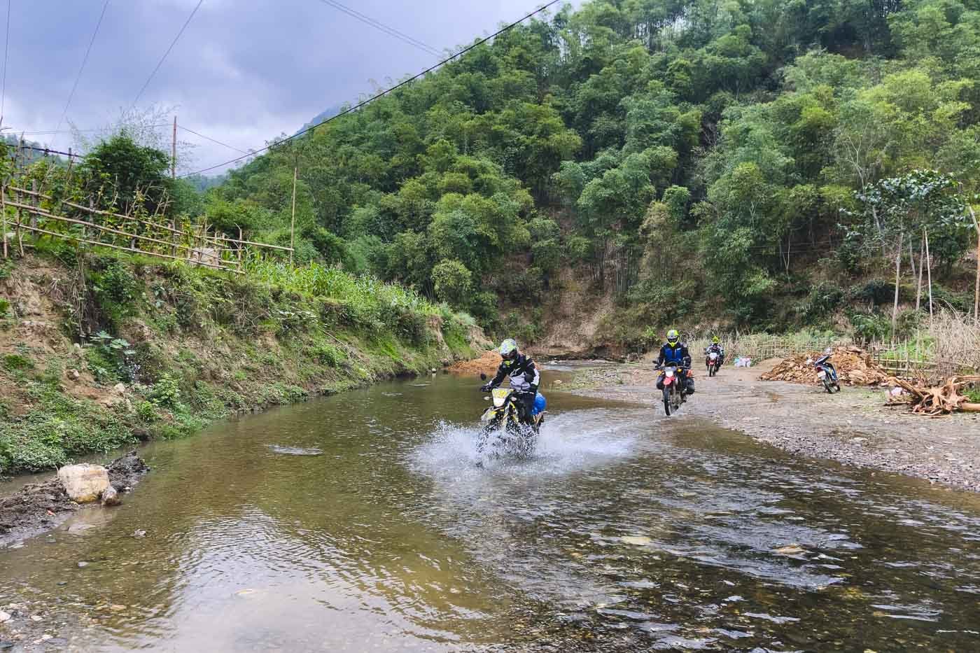 5 Best Waterproof Motorcycle Gloves To Keep You Dry