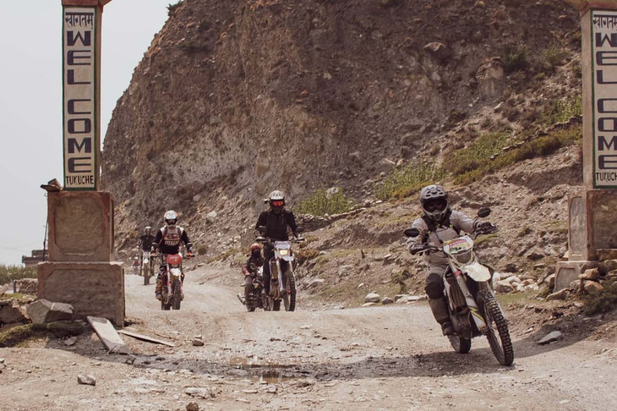 7 Best Dual Sport Helmets in 2025