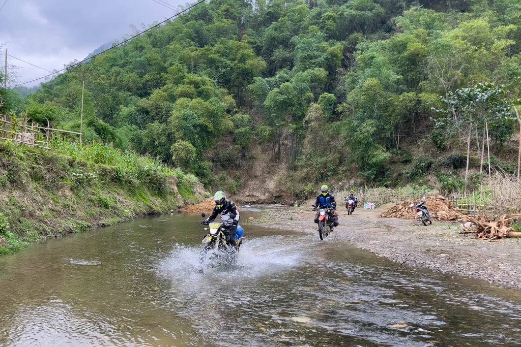 5 Motorcycle Rain Suits Guaranteed To Keep You Dry